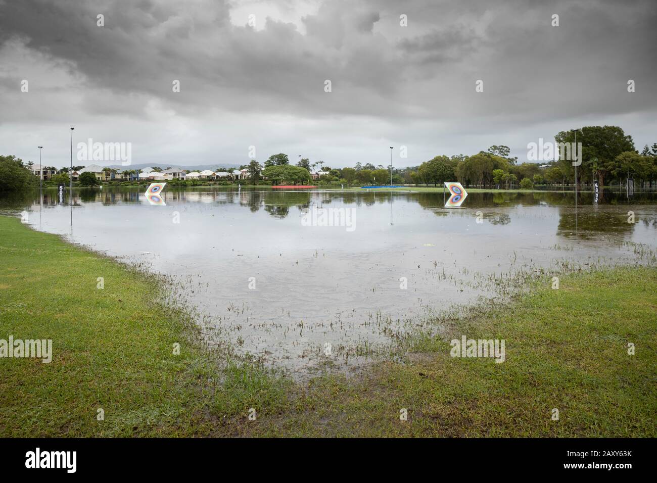 thunderstorms and heavy rain cause flooding on the Gold Coast ...