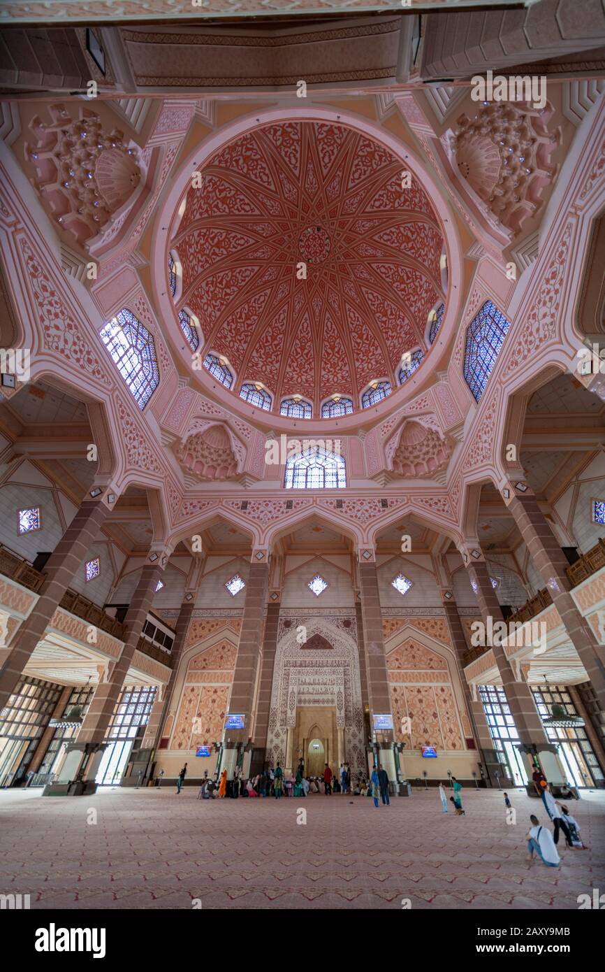 Mosque ceiling pink hi-res stock photography and images - Alamy