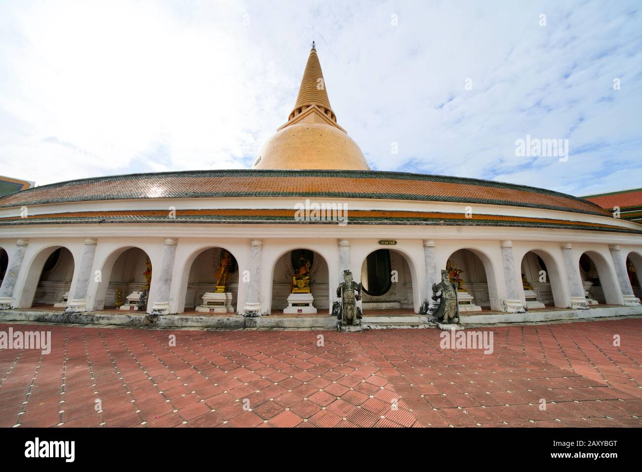 Stupa at Phra Pathommachedi, Nakhon Pathom, Thailand Stock Photo - Alamy