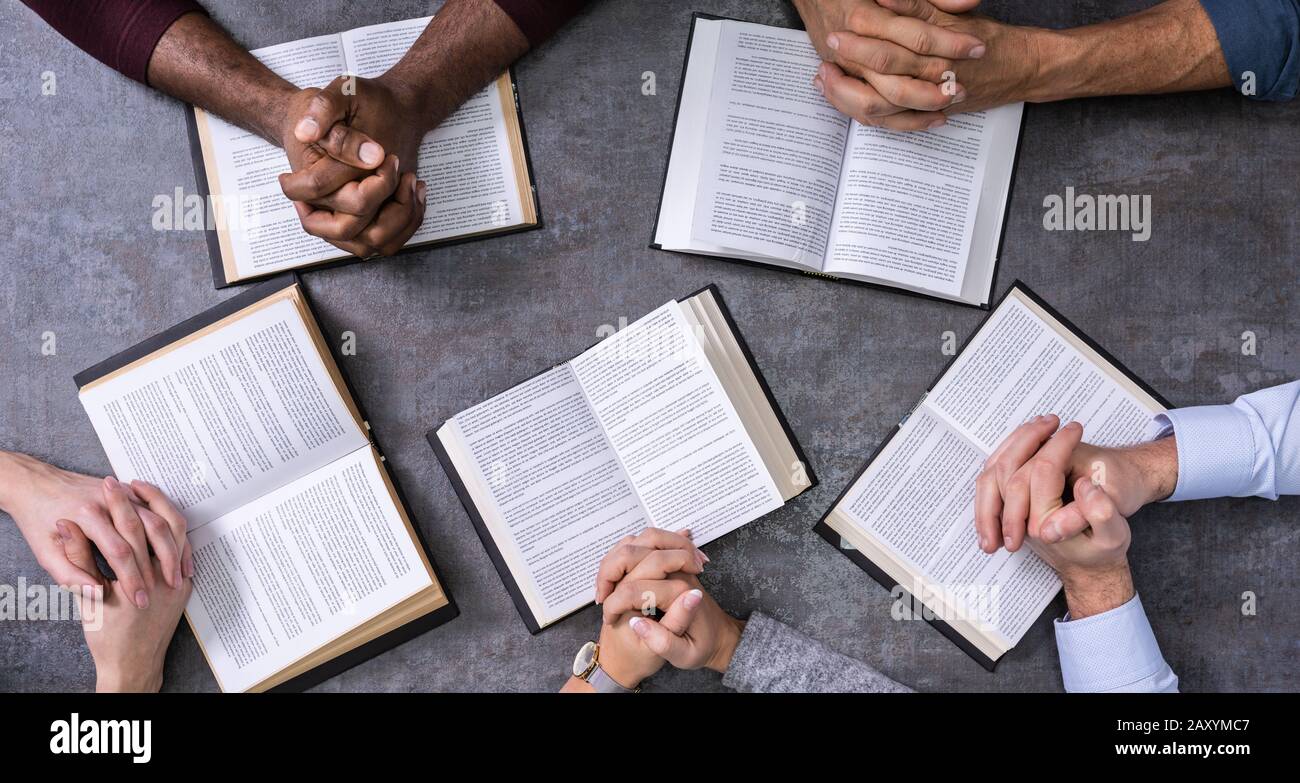 Reading bible religious books hi-res stock photography and images - Alamy