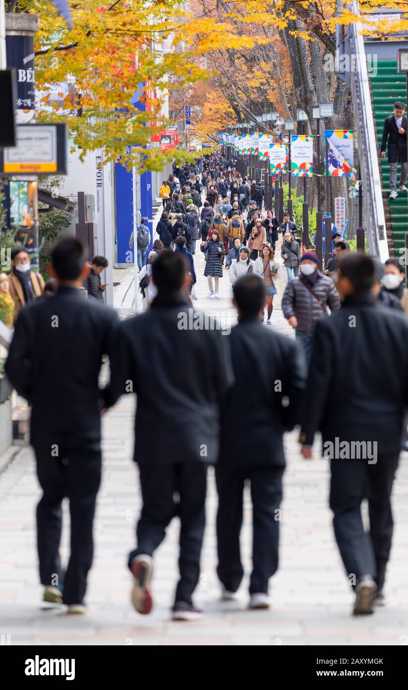 School japan walking hi-res stock photography and images - Alamy