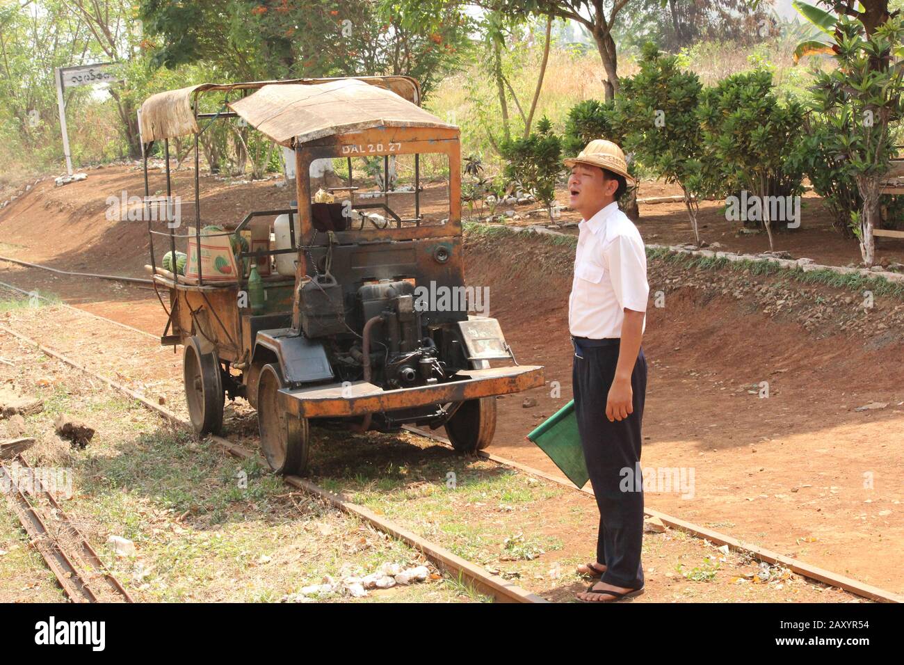 Hsipaw mandalay train hi-res stock photography and images - Alamy