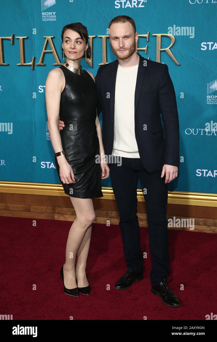 Romane portail hi-res stock photography and images - Alamy