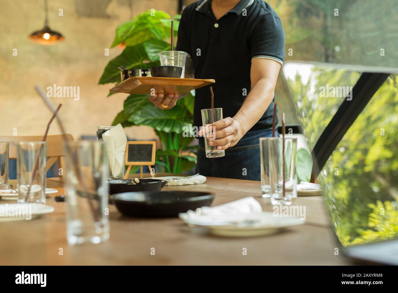 Dirty dinner plates hi-res stock photography and images - Alamy