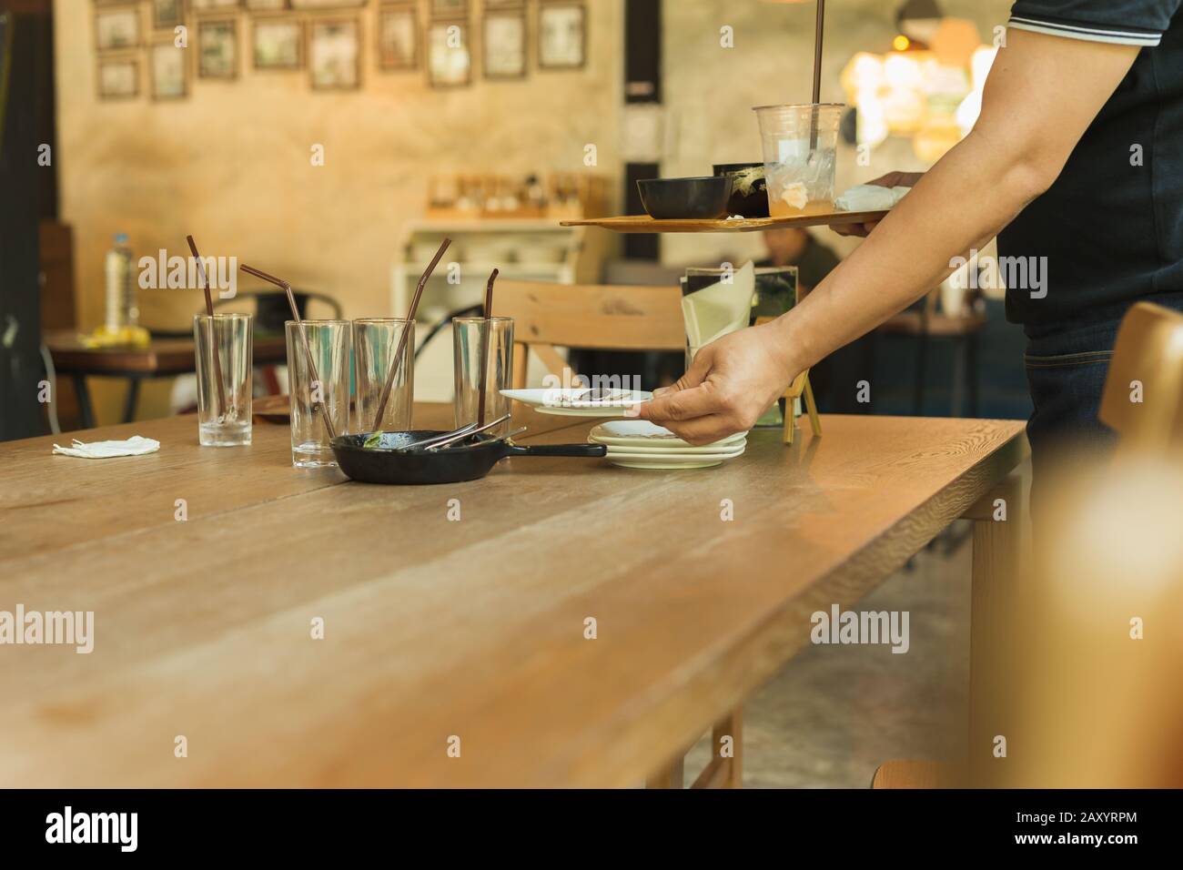 Dirty dinner plates hi-res stock photography and images - Alamy