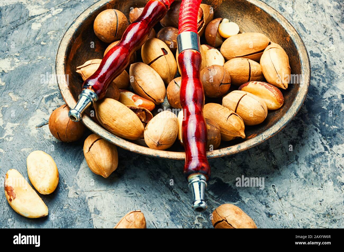Tobacco smoking hookah with the aroma of nuts Stock Photo - Alamy