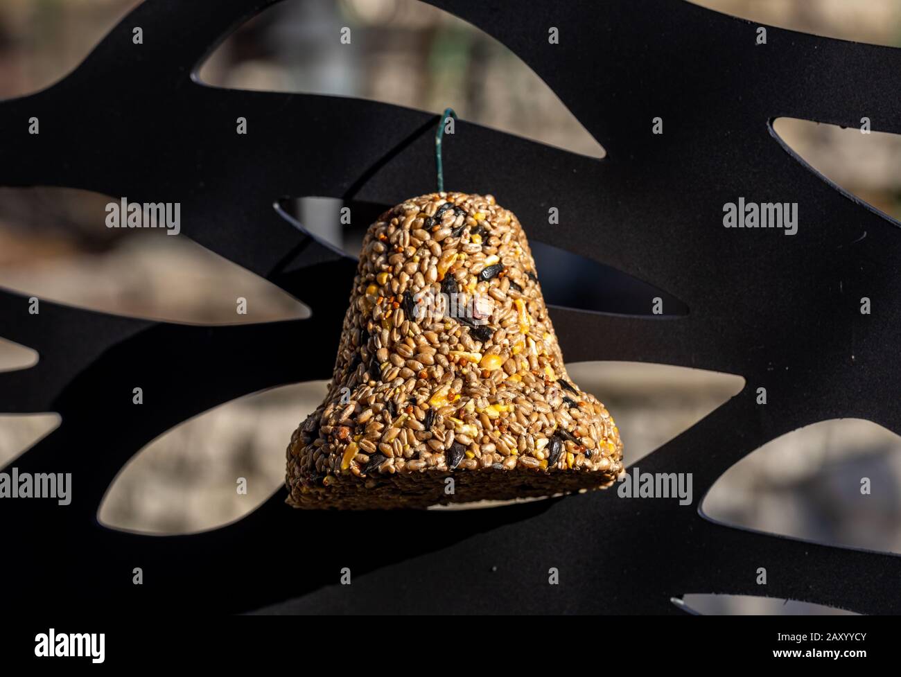 Bell from various grains, a delicacy for all the birds in the garden ...