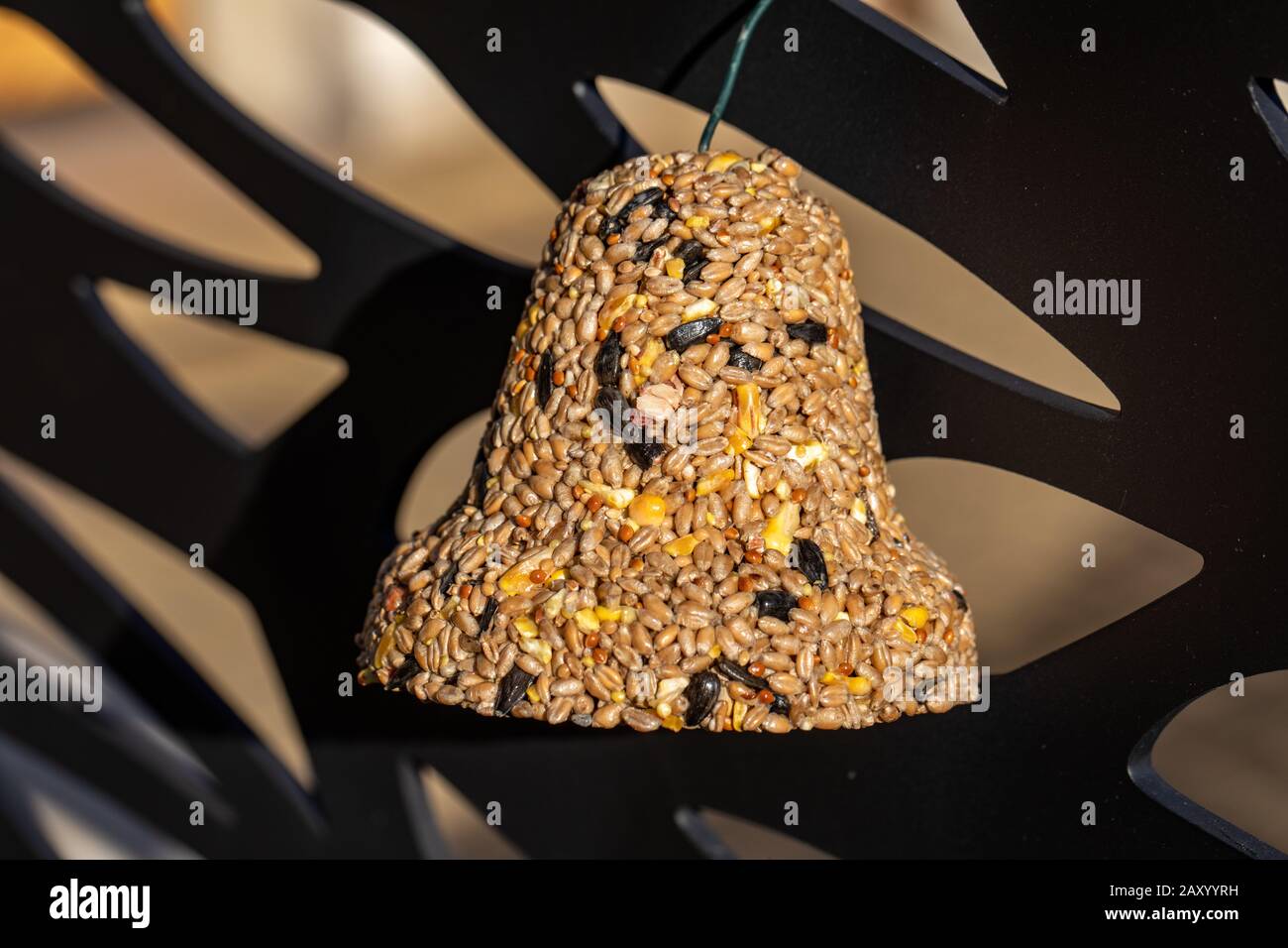 Bell from various grains, a delicacy for all the birds in the garden ...
