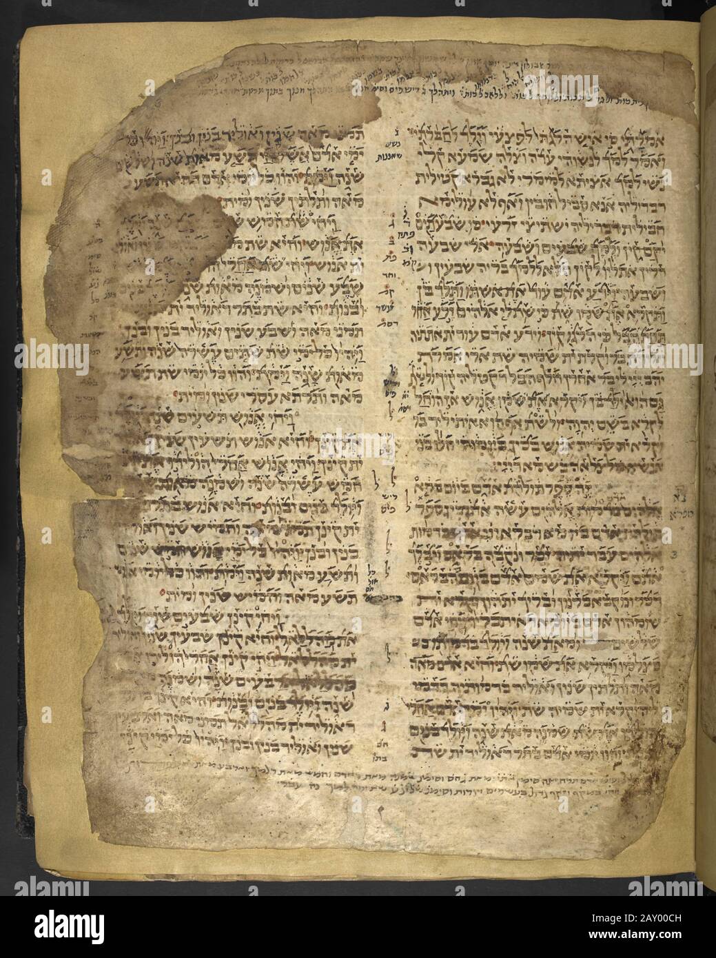 Ancient torah jewish scroll hi-res stock photography and images - Alamy