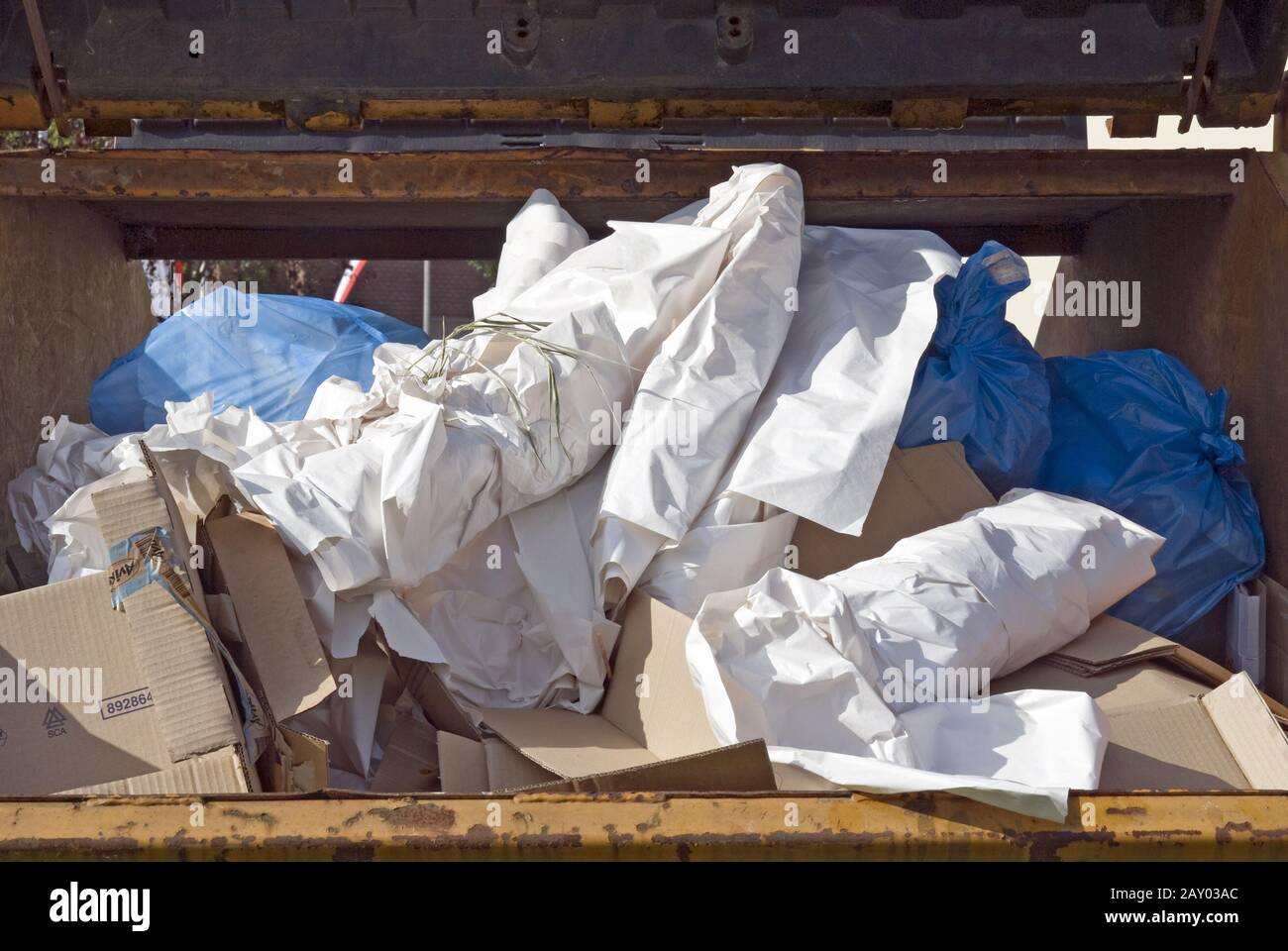 Altpapiercontainer hi-res stock photography and images - Alamy
