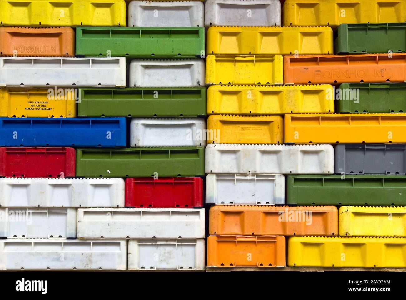 Fish crates hi-res stock photography and images - Alamy