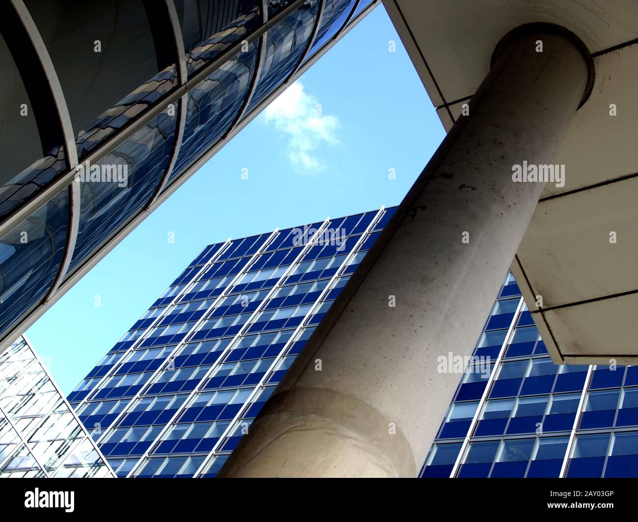 High rise facade hi-res stock photography and images - Alamy
