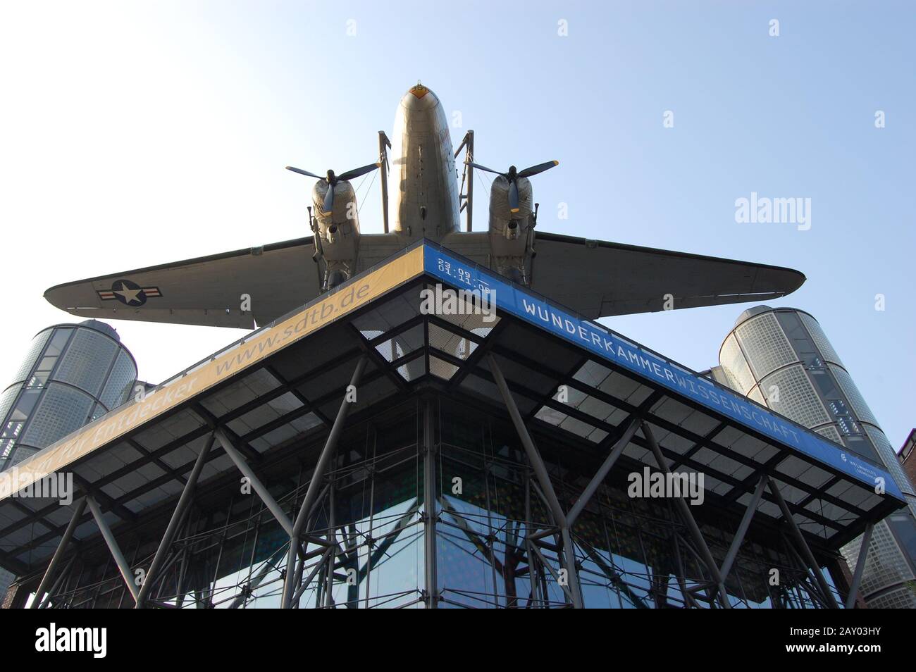 Technic architecture hi-res stock photography and images - Alamy