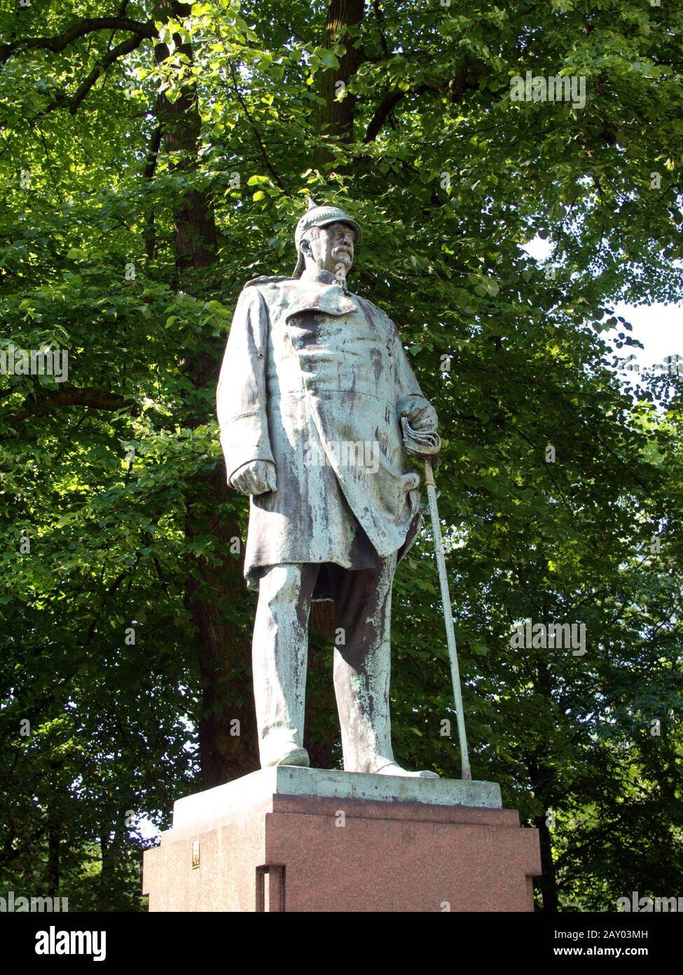 Bismark statue hi-res stock photography and images - Alamy