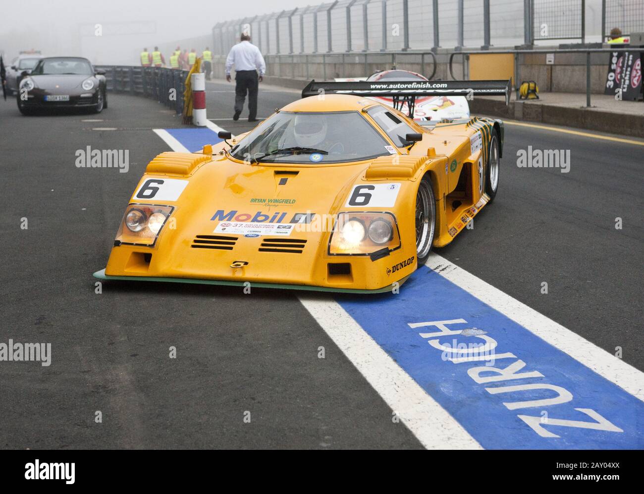 Formula 1 pit lane hi-res stock photography and images - Alamy