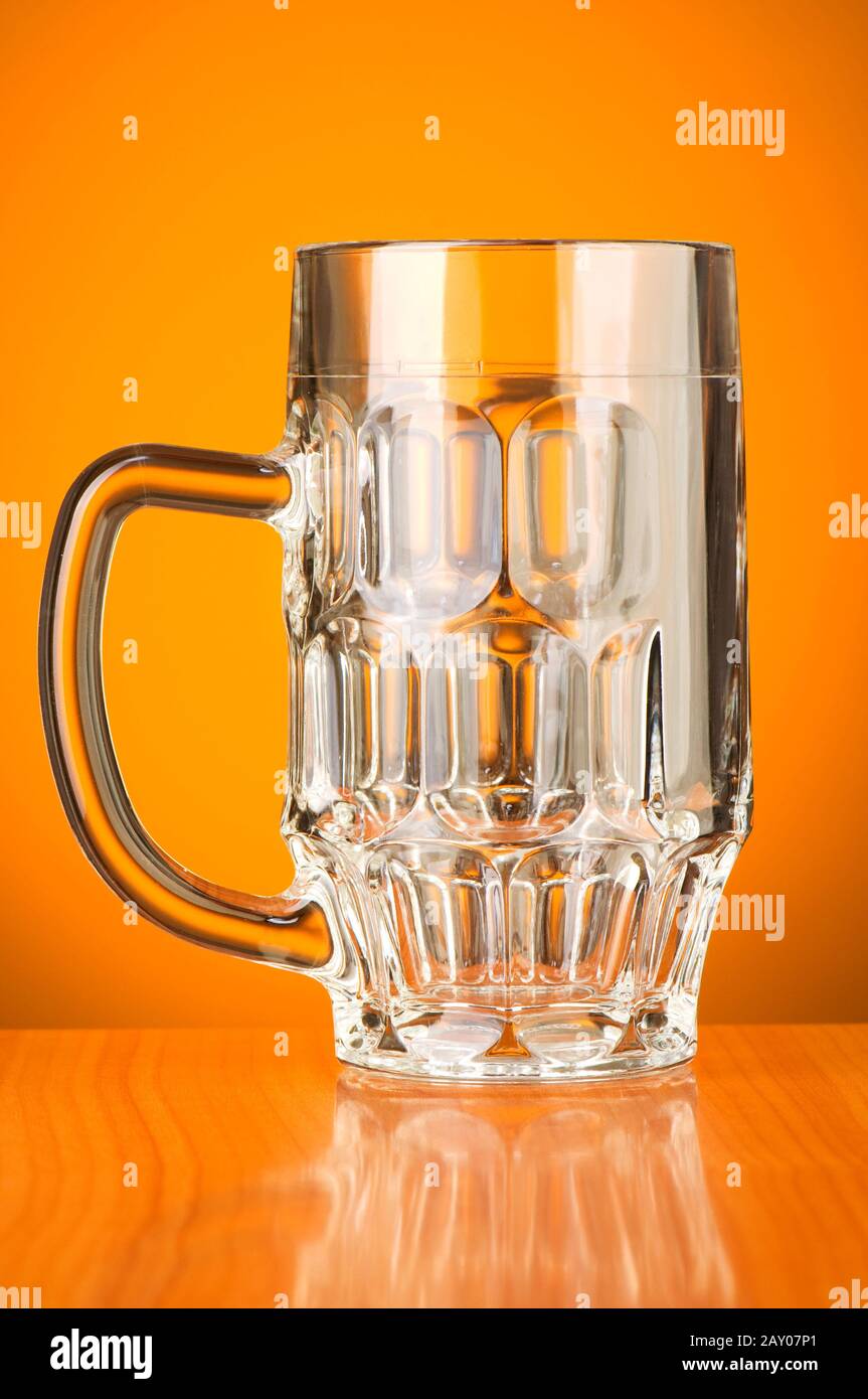 Beer glass against gradient background Stock Photo - Alamy