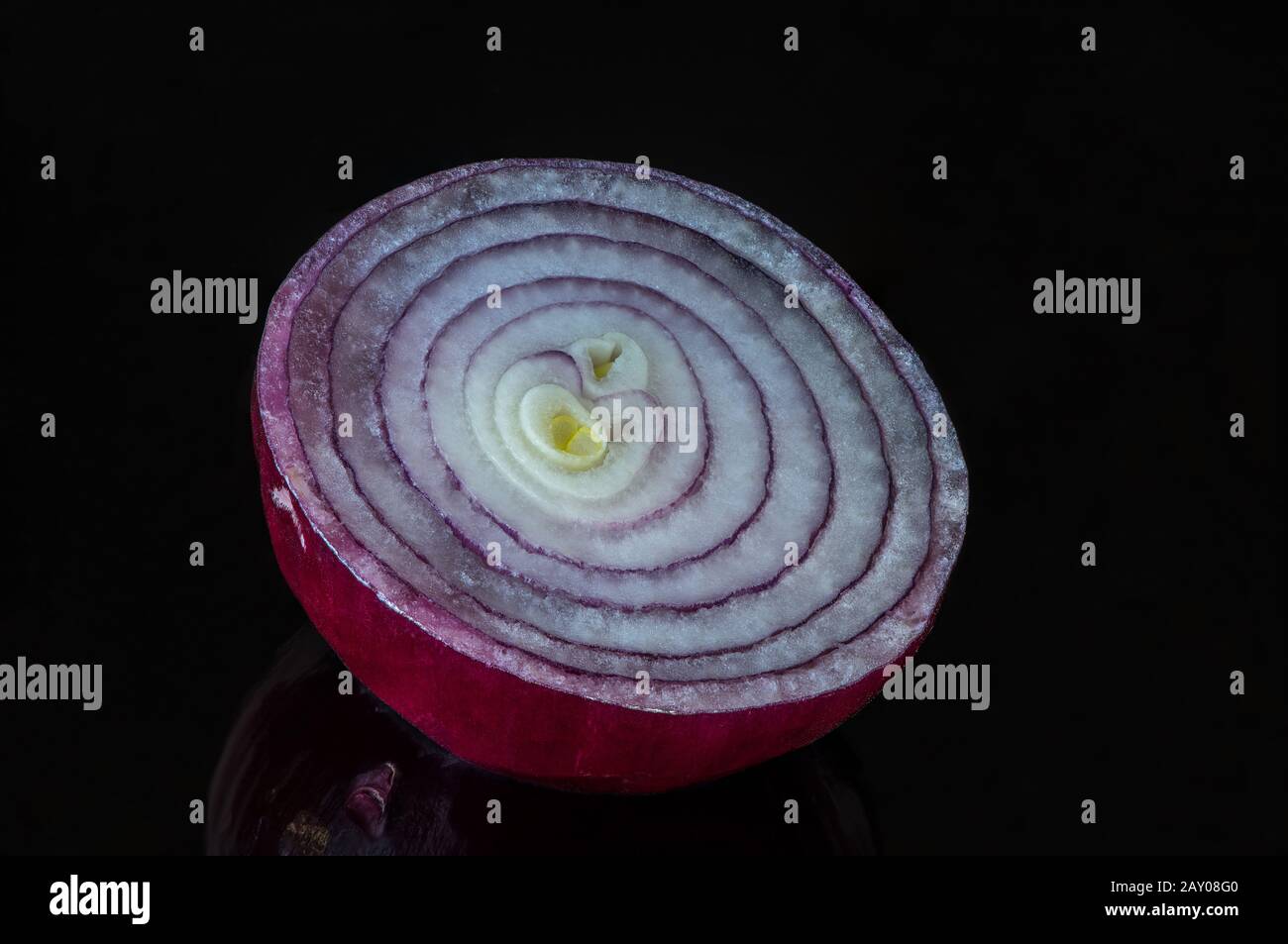 Section single red onion sliced hi-res stock photography and images - Alamy