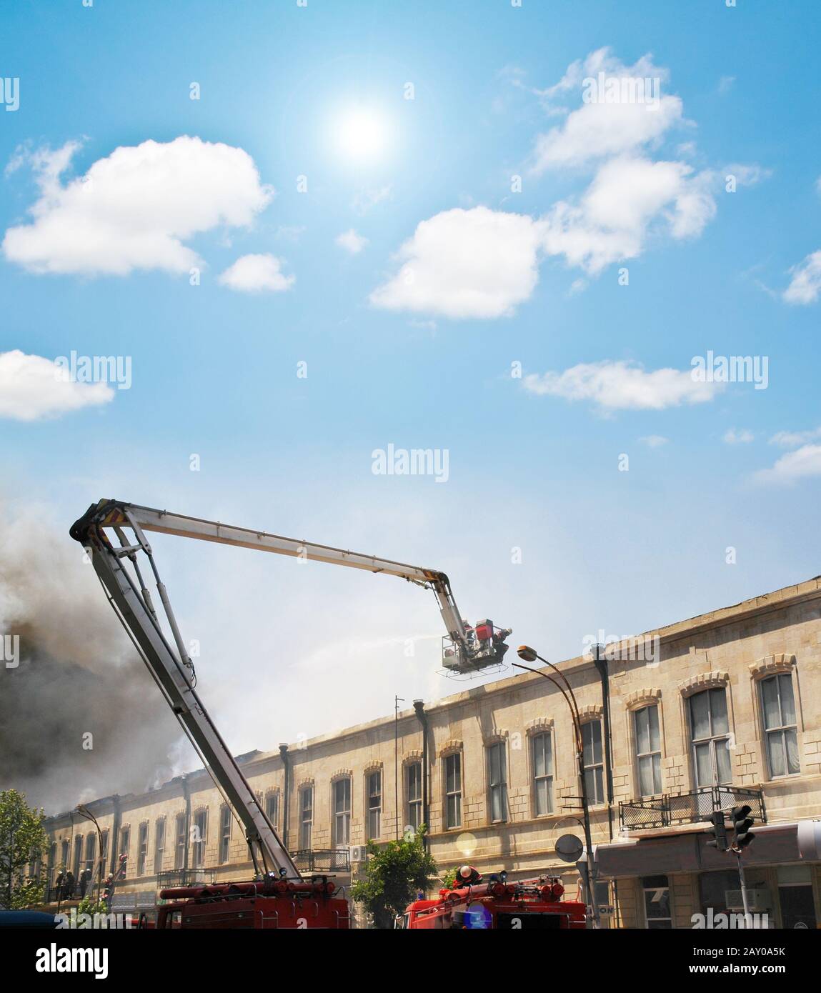Crane firetruck hi-res stock photography and images - Alamy