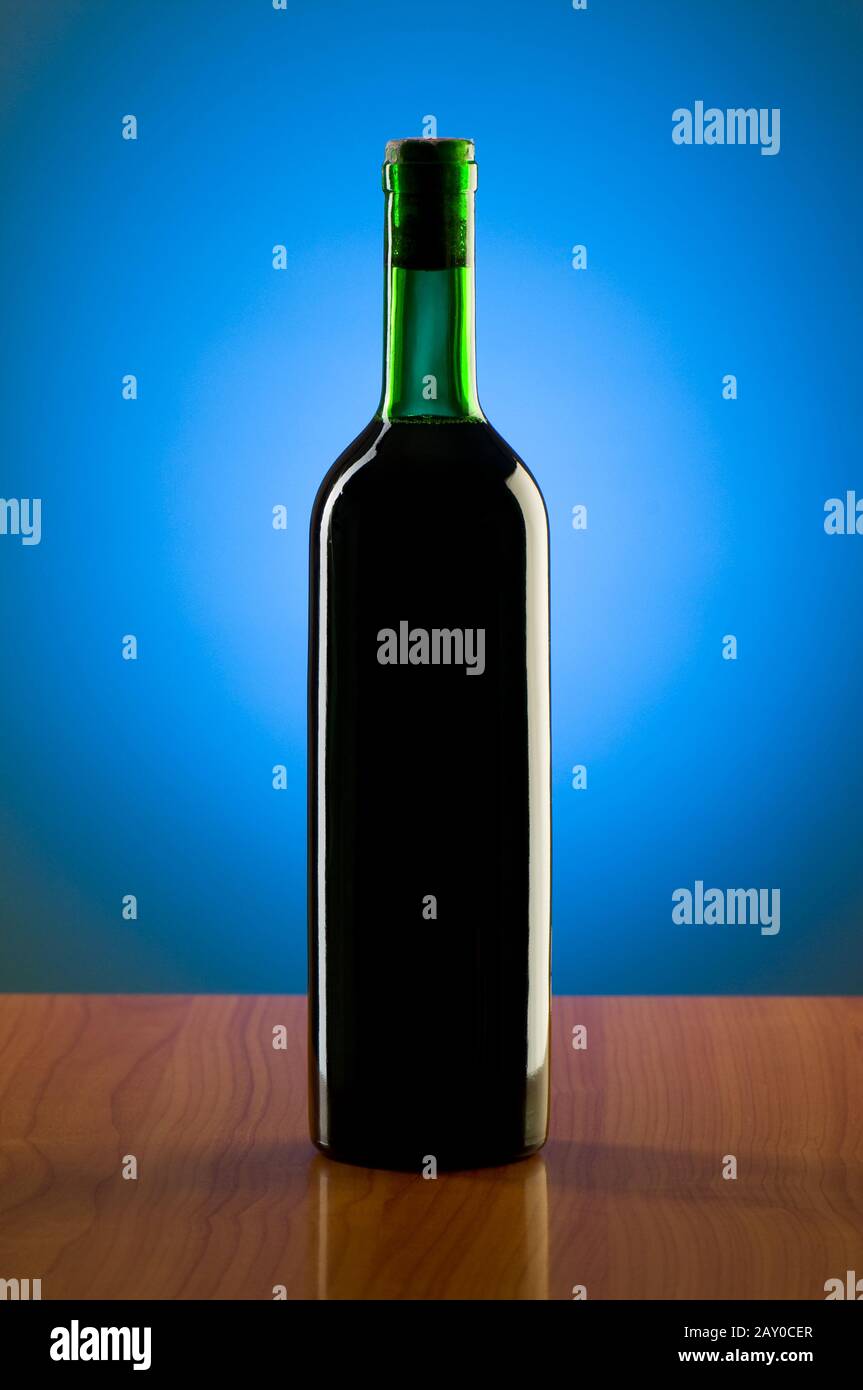 Wine concept with gradient background Stock Photo - Alamy