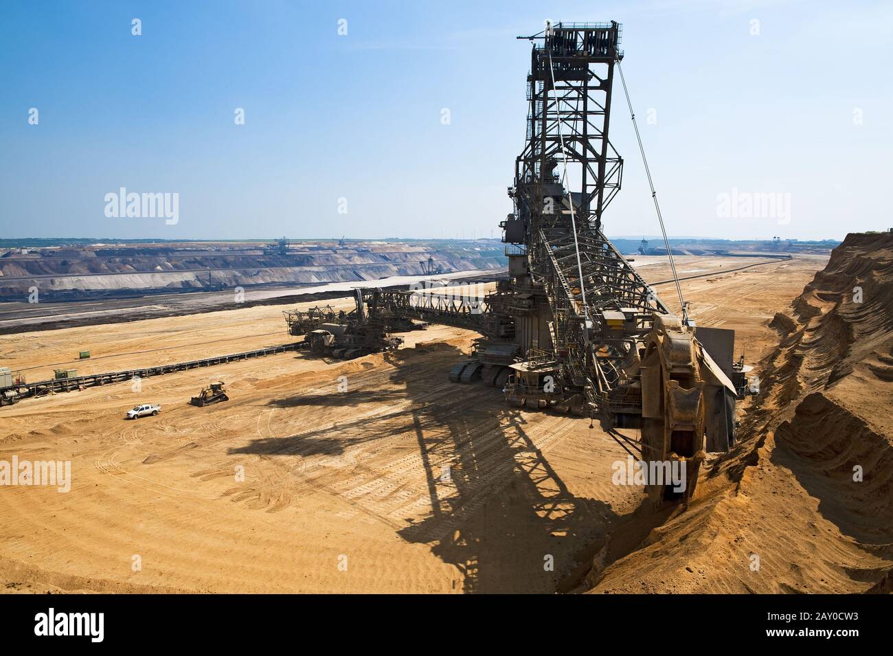 Overburden excavator hi-res stock photography and images - Alamy