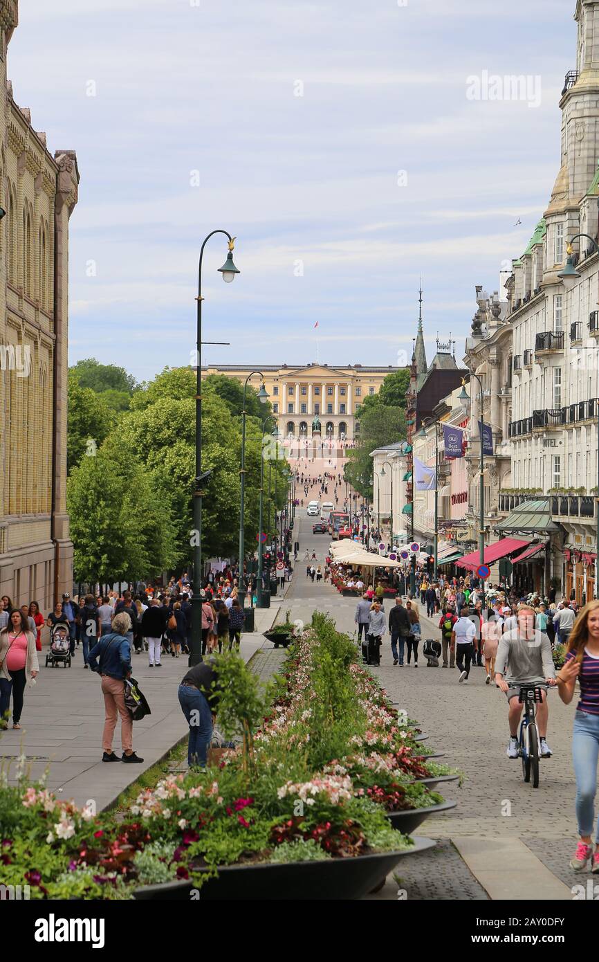 Crowded Karl Johans gate, Oslo, Norway. People sightseeing and relaxing ...
