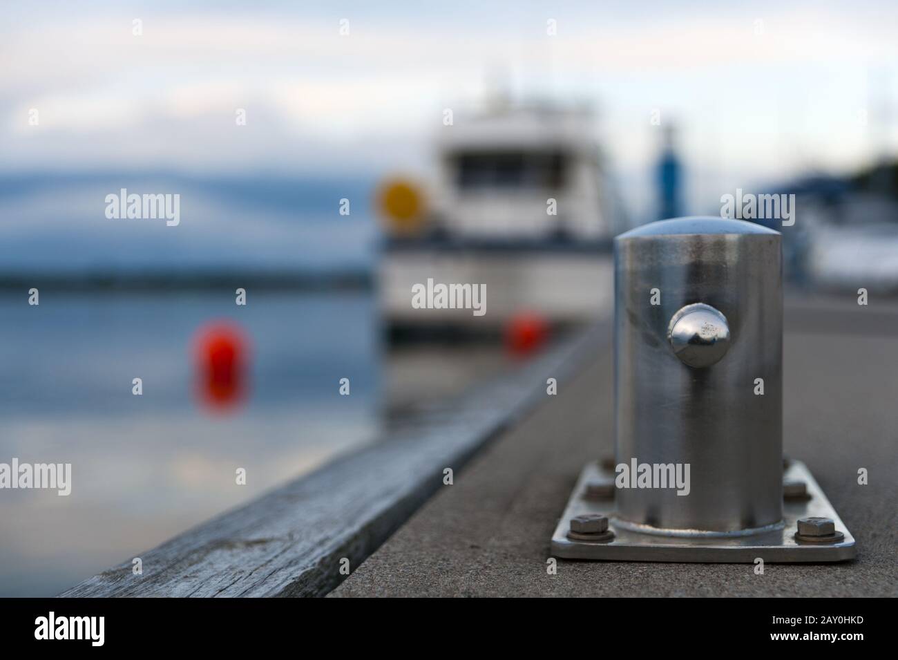 Bollard with ship Stock Photo - Alamy