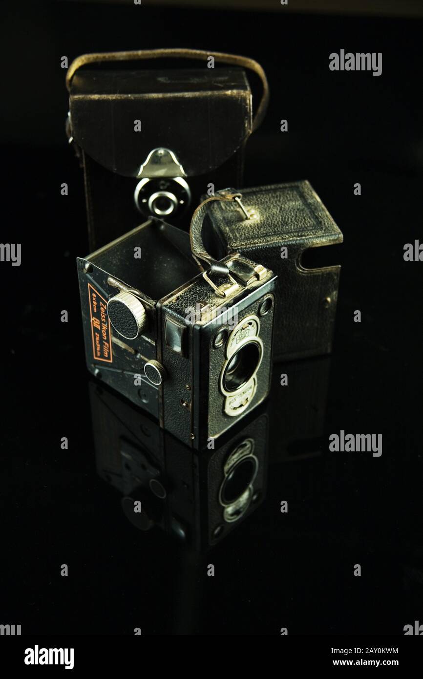 Zeiss Ikon Box - Zeiss Ikon Box Stock Photo - Alamy