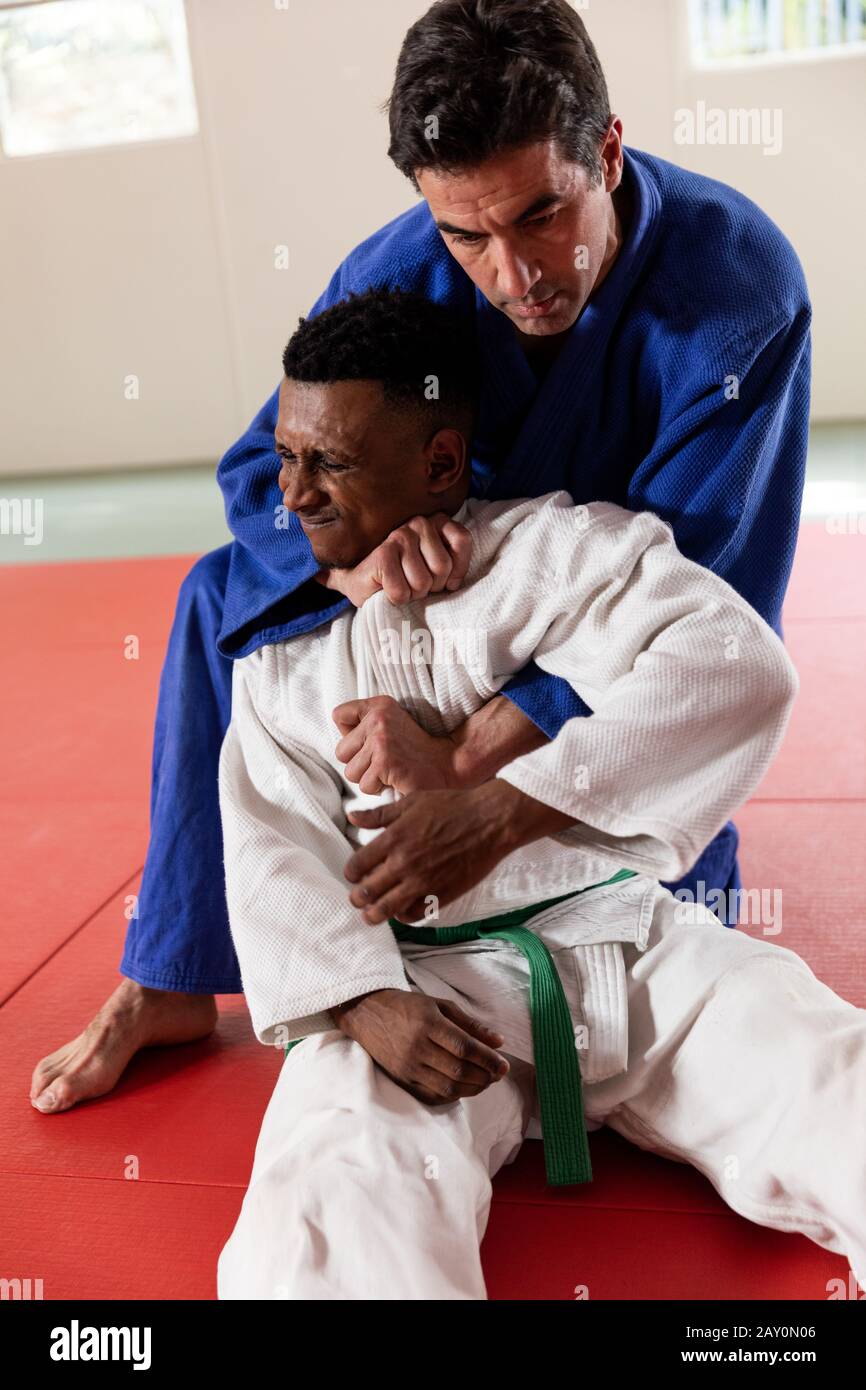 Stranglehold hi-res stock photography and images - Alamy