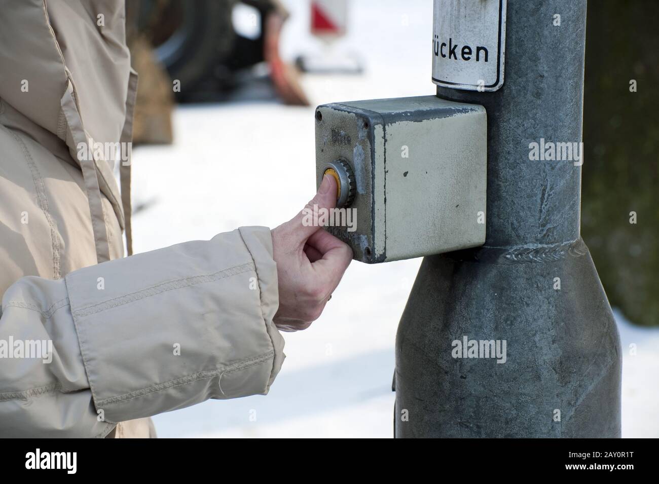 Press button hi-res stock photography and images - Alamy