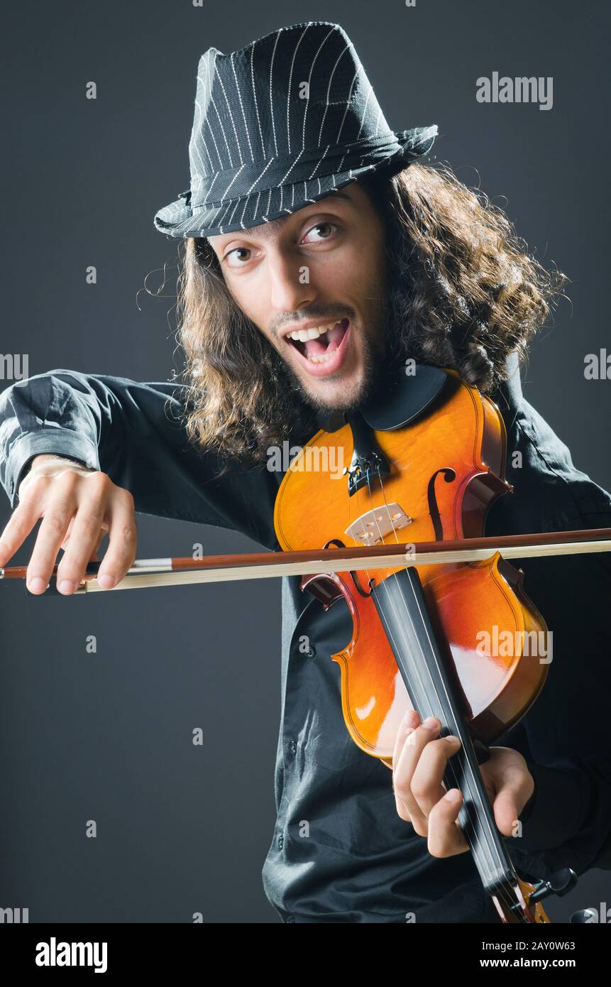 Fiddler playing the violin Stock Photo - Alamy