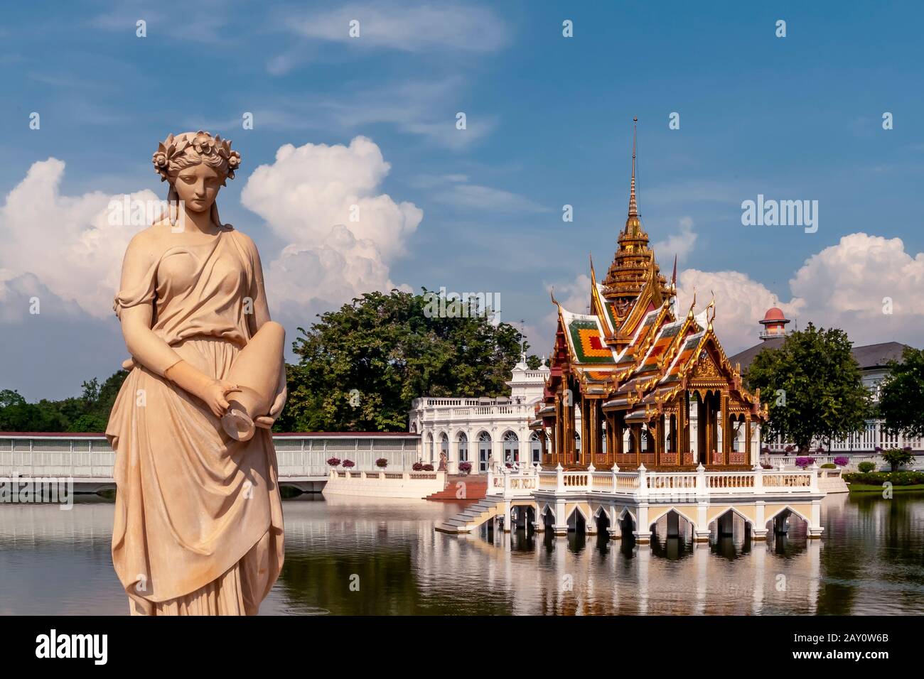 A classic style statue with the beautiful Aisawan Dhiphya Asana ...