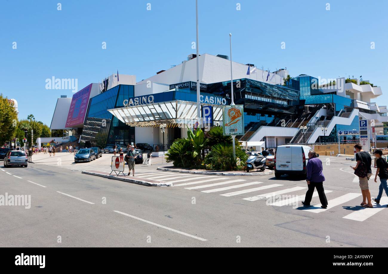 Gaming logos hi-res stock photography and images - Alamy