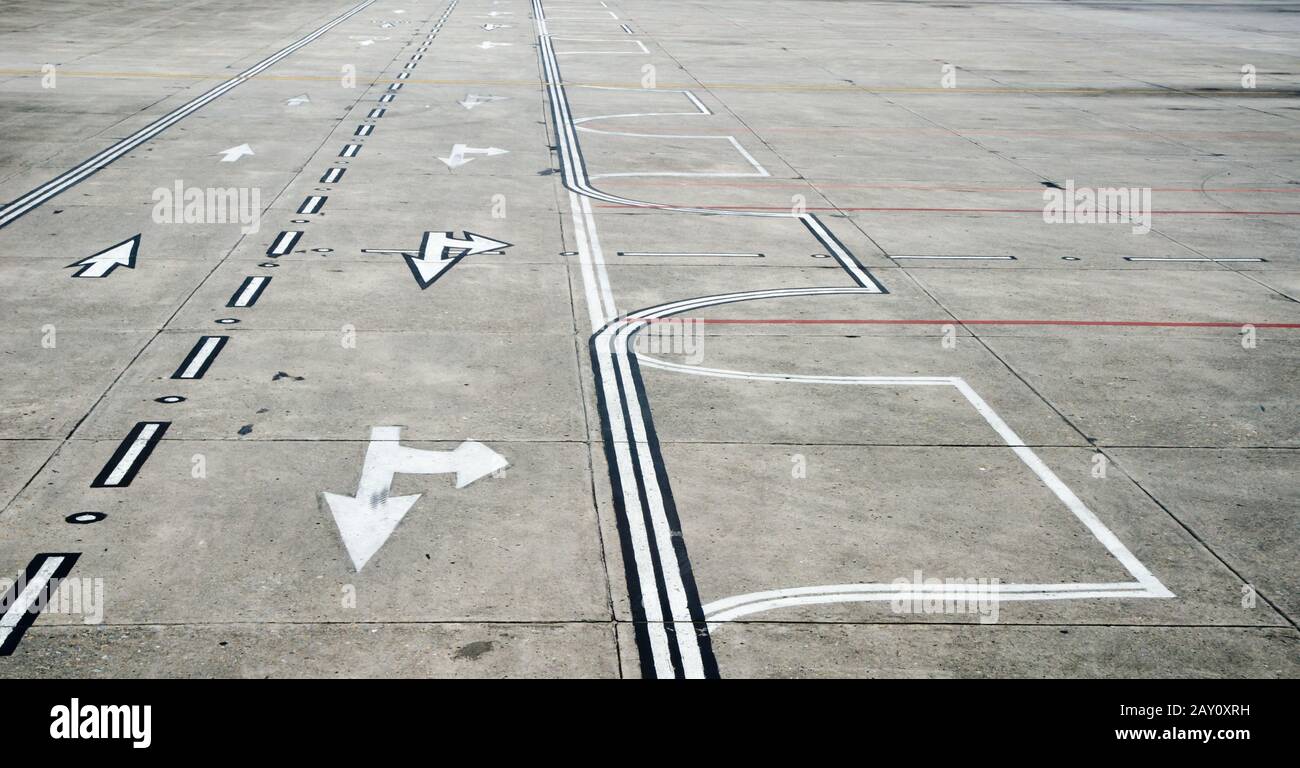 Straight line indicator hi-res stock photography and images - Alamy