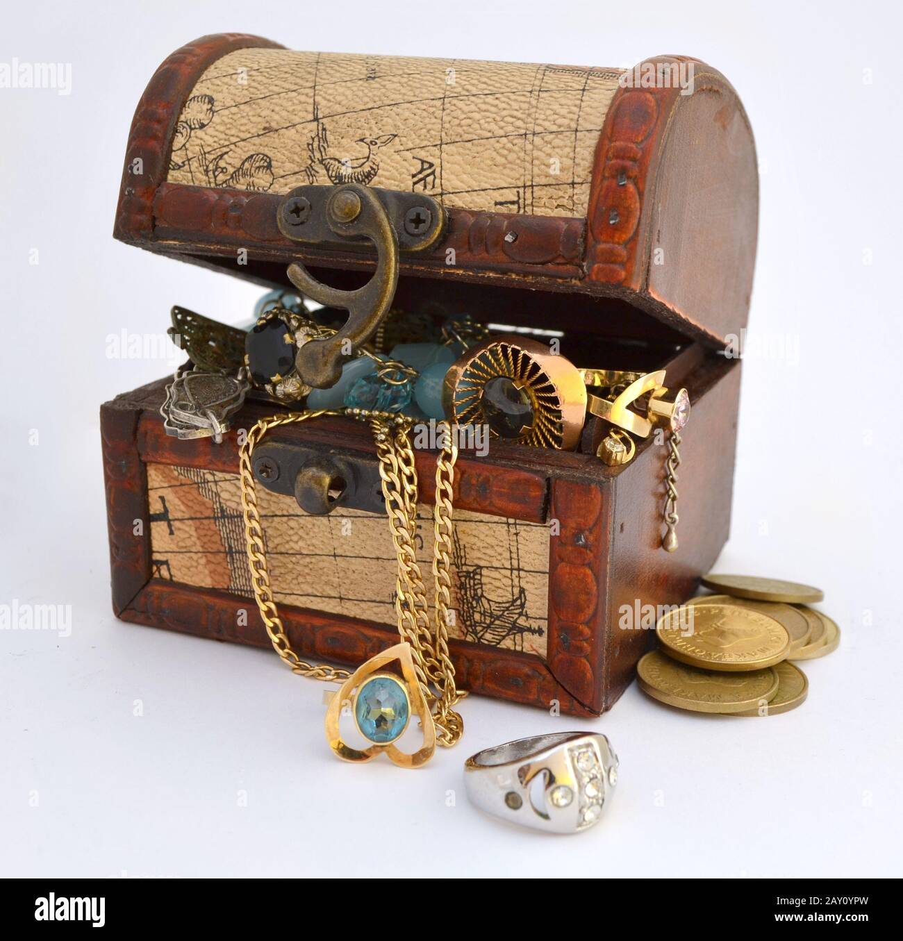 Emerald chest hi-res stock photography and images - Alamy