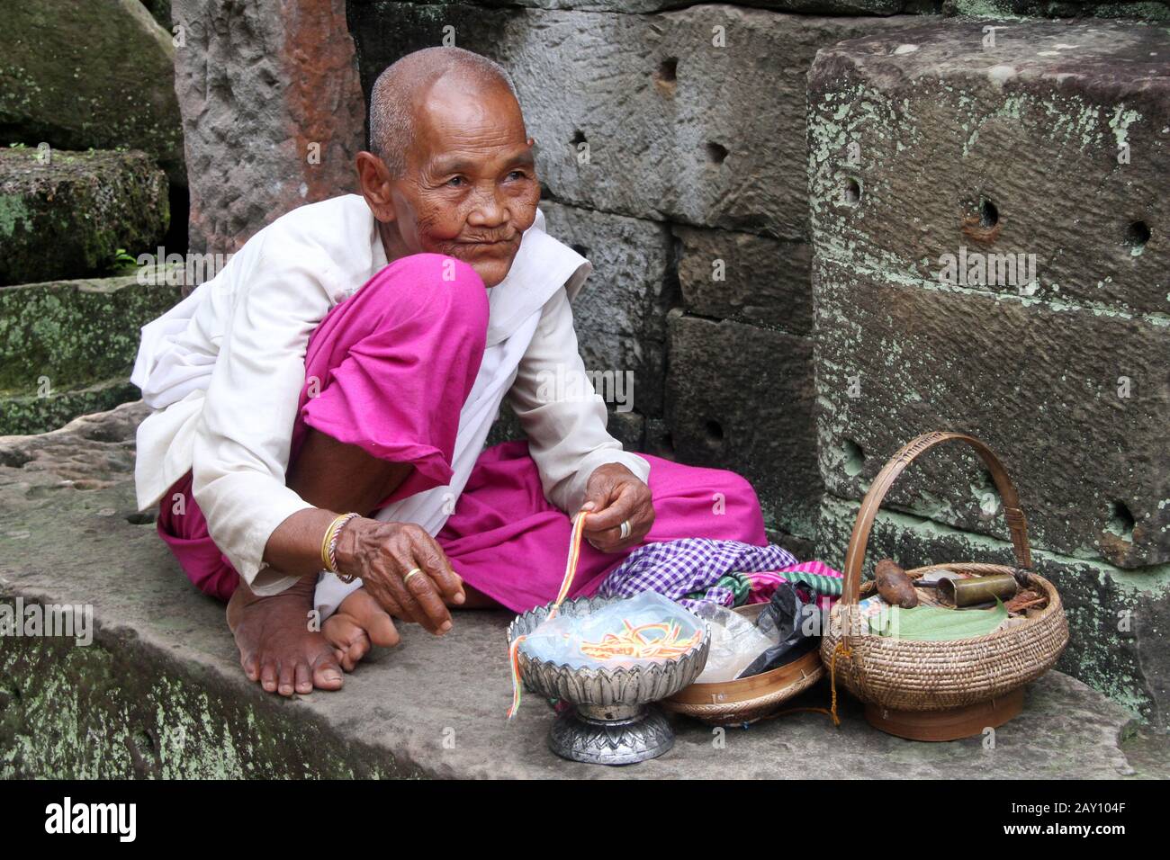 Buddhist nun meditating hi-res stock photography and images - Alamy