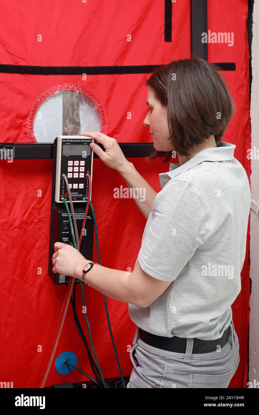Differential pressure measuring method Stock Photo - Alamy