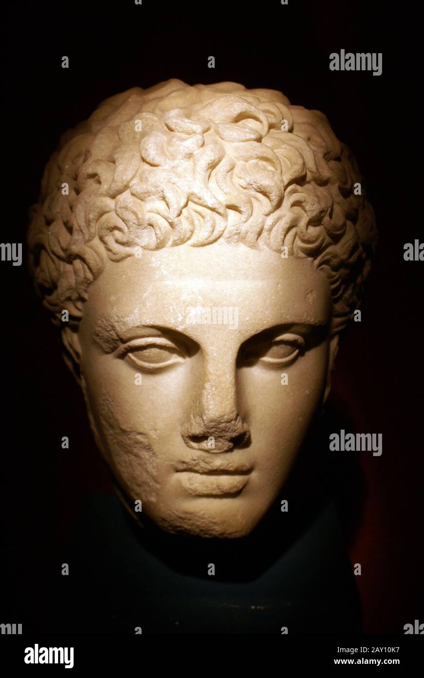 Roman head men sculpture hi-res stock photography and images - Alamy