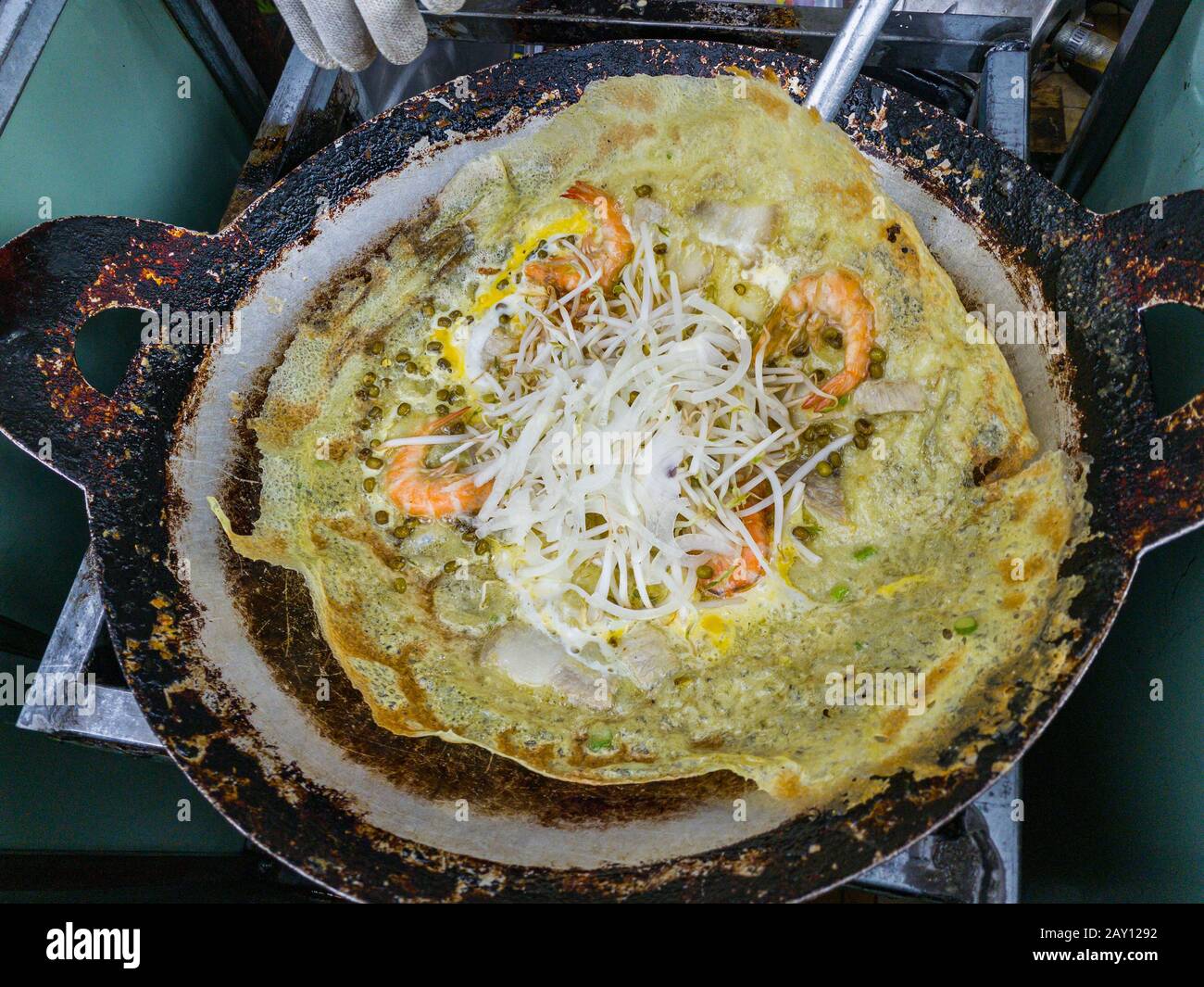 Sizzling Vietnamese crusty pancake with shrimp and vegetable- Banh Xeo ...
