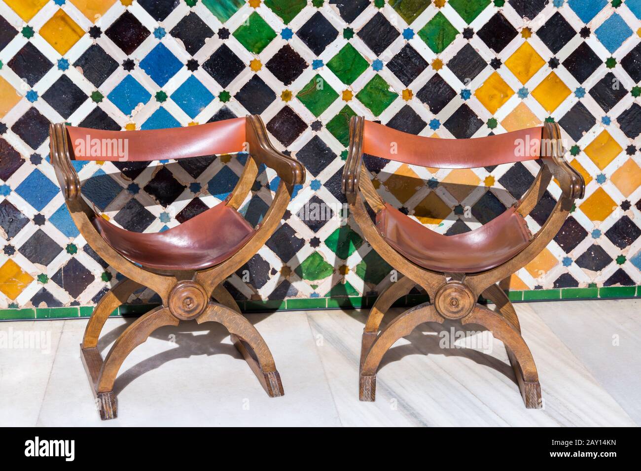Alhambra tiles hi-res stock photography and images - Alamy