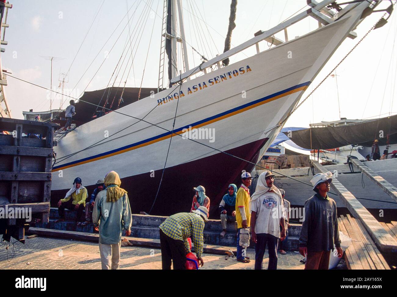 Two masted ship hi-res stock photography and images - Alamy