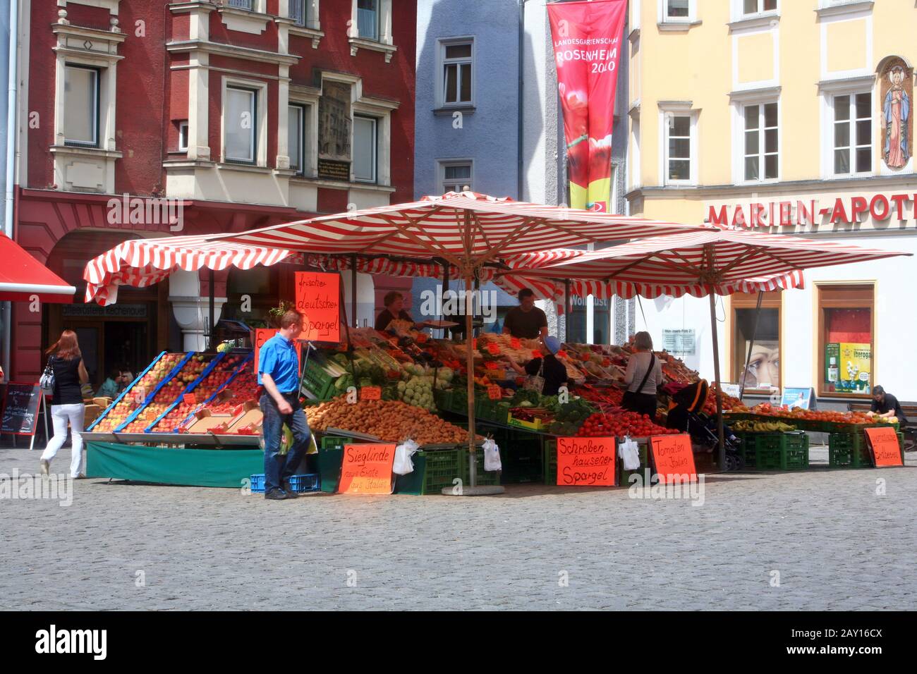 Market stall at the Max-Josefs-Platz Stock Photo - Alamy