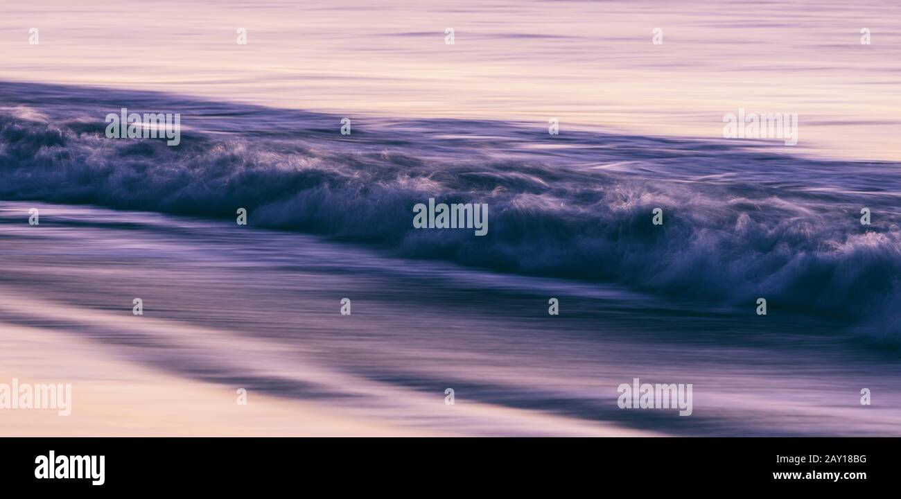 Foamy waves breaking on seashore hi-res stock photography and images ...