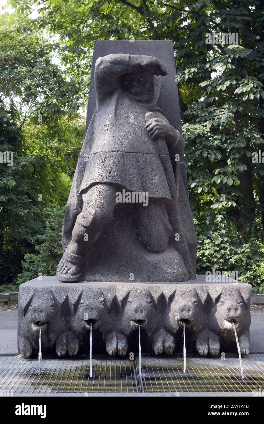 Pig fountain hi-res stock photography and images - Alamy