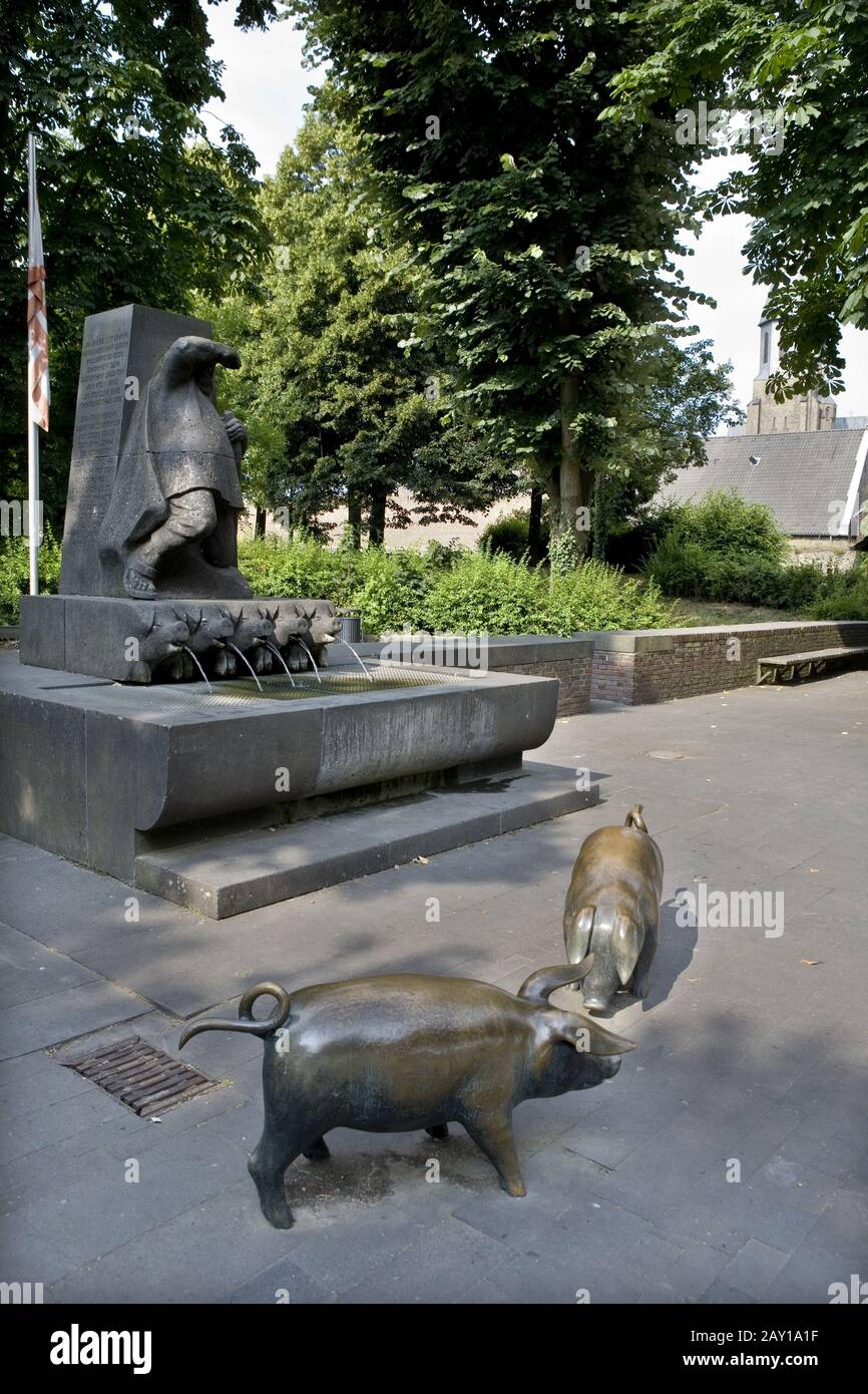 Pig fountain hi-res stock photography and images - Alamy