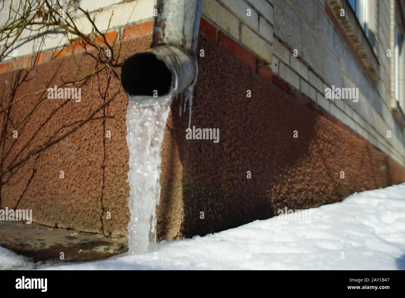 Old gray drainpipe hi-res stock photography and images - Alamy
