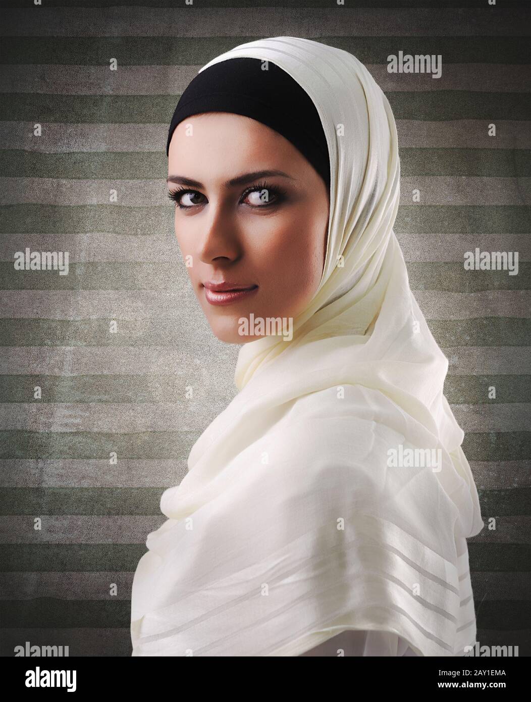 Muslim beautiful girl Stock Photo - Alamy