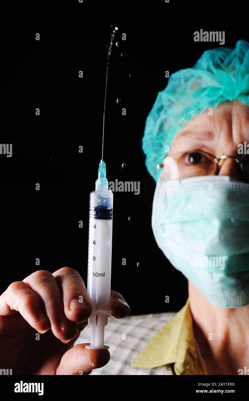Doctor and injection Stock Photo - Alamy