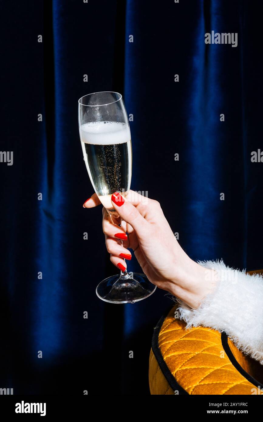 Prosecco glass woman hi-res stock photography and images - Alamy