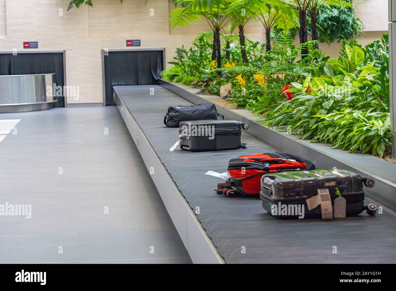 Baggage carousel singapore hi-res stock photography and images - Alamy