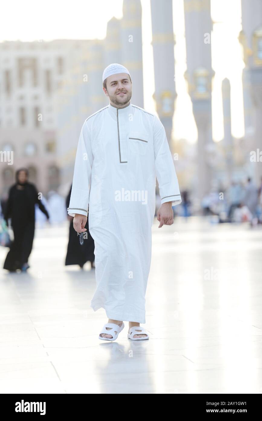 Muslim pilgrimage mecca walking hi-res stock photography and images - Alamy